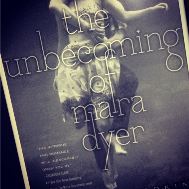 Resenha de A Desconstrução de Mara Dyer (Mara Dyer #1) – Michelle ...